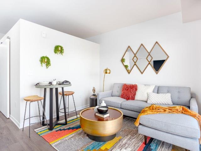 Alton Heights 1 Bedroom Apartment for Rent at 4111 Broadway, Kansas City, MO 64111 Old Westport