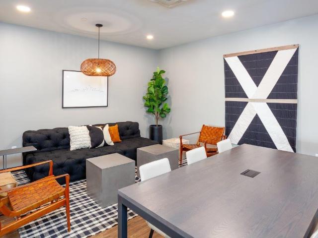 Alton Heights 2 Bedroom Apartment for Rent at 4111 Broadway, Kansas City, MO 64111 Old Westport