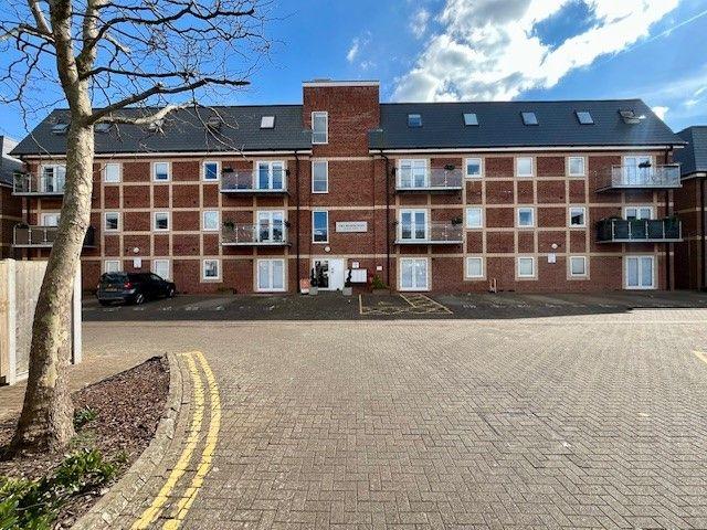 Alton Mews, Aylesbury HP19, 1 bed flat to rent, £1,050 pcm | PrimeLocation