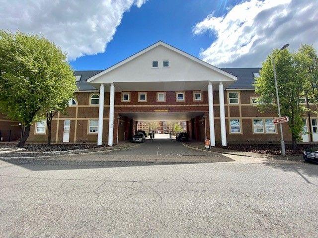 Alton Mews, Aylesbury HP19, 2 bed flat to rent, £1,250 pcm | PrimeLocation