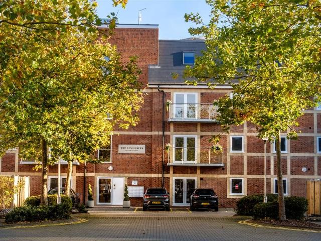 Alton Mews, Aylesbury HP19, 2 bed flat to rent, £1,250 pcm | PrimeLocation