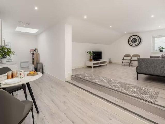 Alton Mews