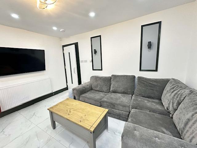 Alton Road, Birmingham B29 7 bed detached house to rent £4,247 pcm £980 pw
