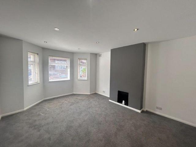 Alton Road, Croydon 2 bed maisonette to rent £1,600 pcm £369 pw