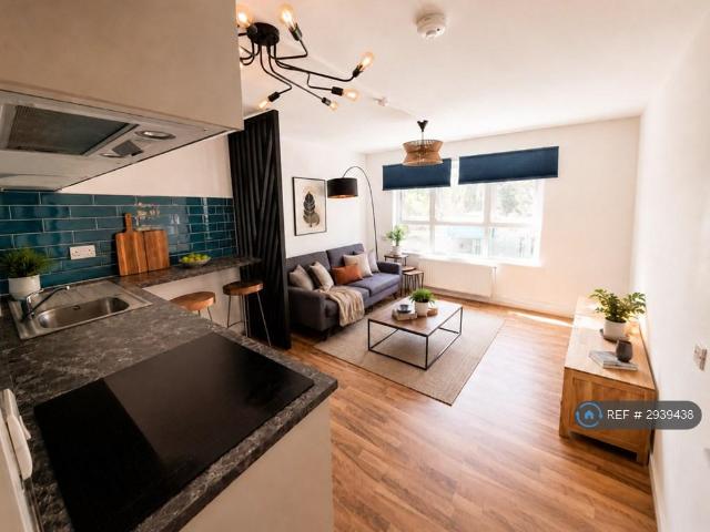 Alton Street, London, E14 2 bed flat to rent £2,200 pcm £508 pw