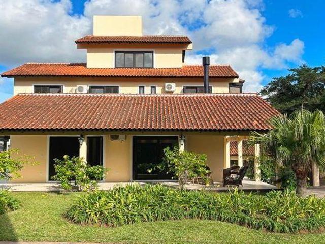 Altos do lago Com 3 dormitórios, 3 vagas, piscina, Linda e ampla casa em cond
