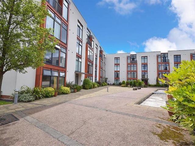 Altrincham Road, Sharston 2 bed apartment to rent £1,050 pcm £242 pw