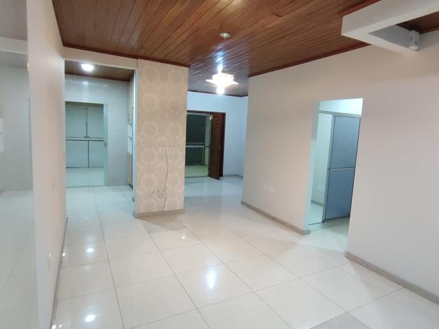 Aluga Apartamento Amplo no Edgar Trancoso