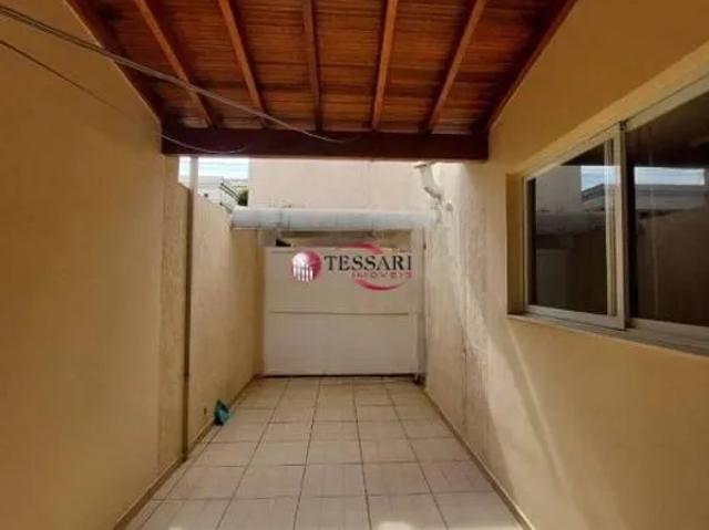 Aluga casa no condomínio GREEN VALLEY EDGE CITY com 4 dormitórios sendo 2 tipo apartamento, sala 2 a