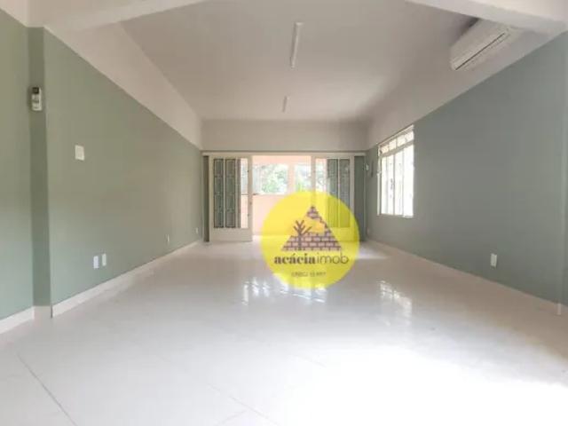 Aluga casa apenas comercial