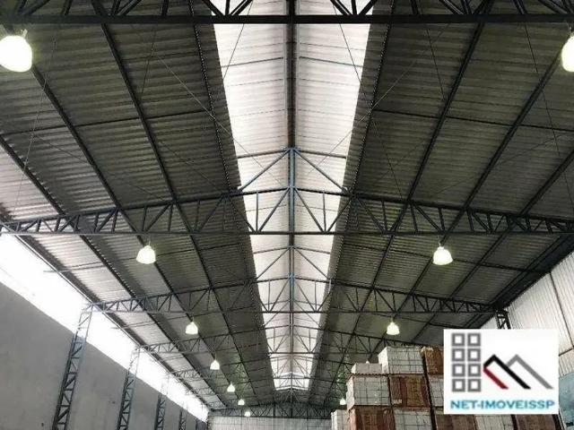 Galpão 1.757m², 4 banheiros, 5 vagas. Oportunidade de venda e locação galpão na região central de