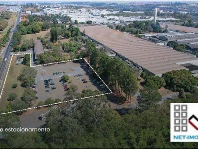 Aluga galpão industrial/logístico 10.000m², 18 banheiros, 9 vagas. Oportunidade para empresas de g