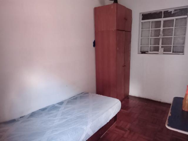 Aluga se um quarto