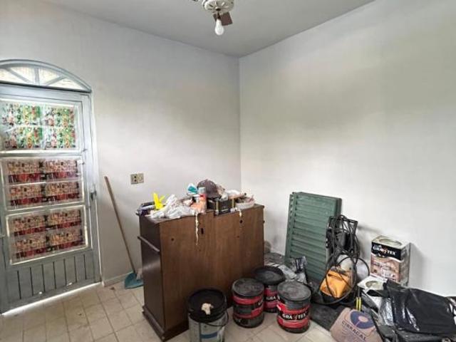 ALUGA SE CASA NA ZONA LESTE