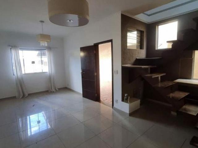 ALUGA SE CASA COM 03 DORMITORIOS SENDO 02 SUITES