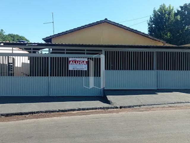 Aluga se Casa com 2 quartos e garagem coberta no setor Vila Galvão por R$ 1.100,00. Agende sua visita!