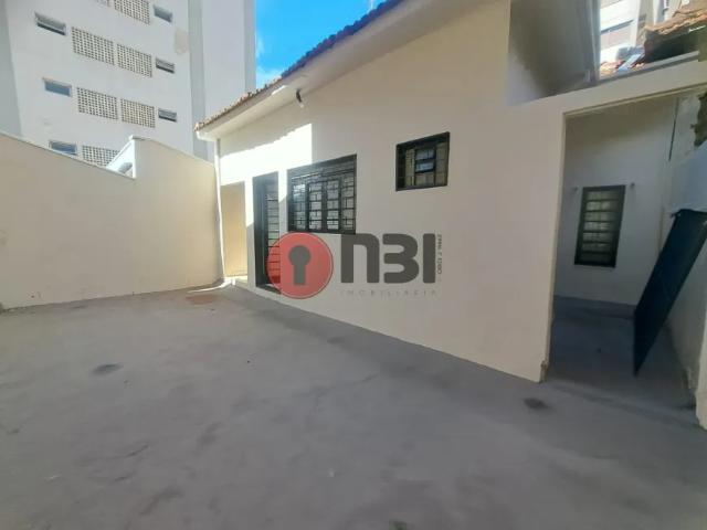 Aluga se casa comercial com acessibilidade, 5 salas 2 banheiro centro