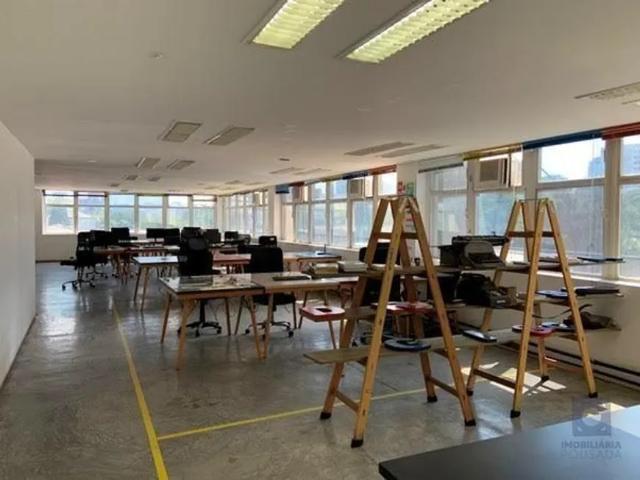 Aluga se meia laje comercial na Faria Lima 448m² + 150m² de varanda