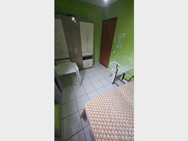 Aluga se quarto com muitas vantagens.
