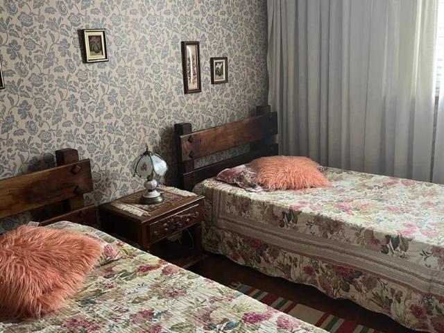 Aluga se quarto em apartamento