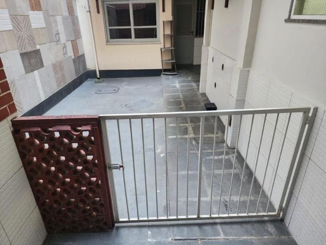 Aluga se quarto em apartamento térreo na Tijuca