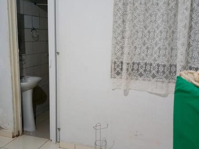 Aluga se quarto suite.