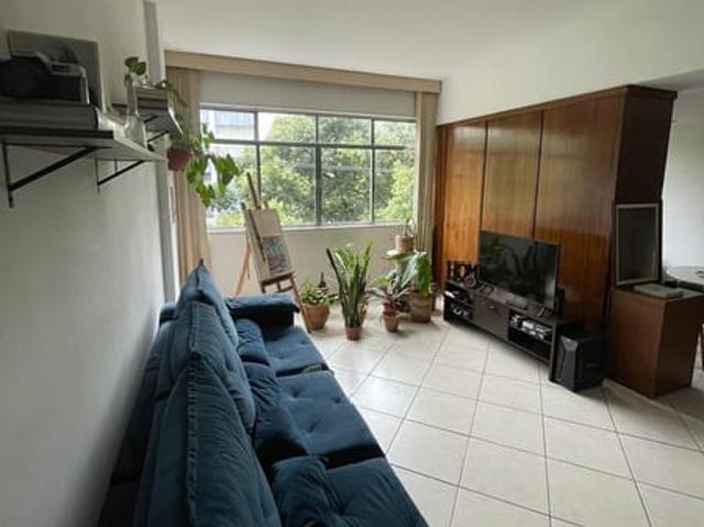 Alugo 2 quartos em apartamento espaçoso e mobiliado
