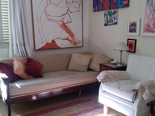 Alugo um ótimo quarto no Itaim Bibi