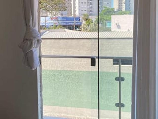Alugo um quarto