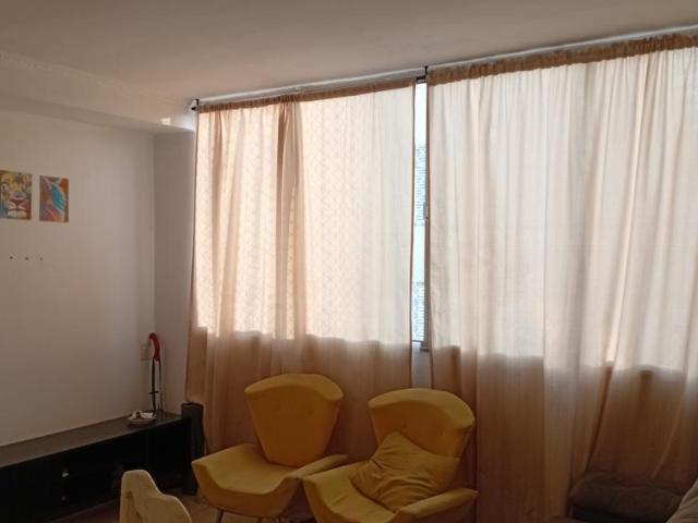 Alugo um quarto no meu Apt