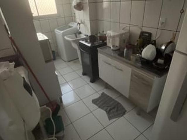 Alugo um quarto/apartamento para dividir o aluguel