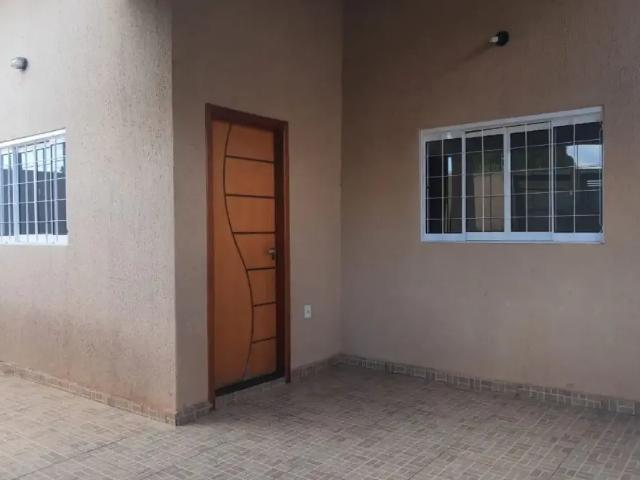 Alugo casa Jardim Girassóis. Com 1 suite e 1 quarto. Área militar