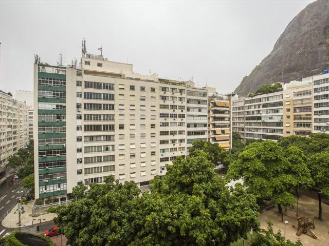 Alugo charmoso quarto anexo com banheiro privativo em frente a Estação Cantagalo do Metro