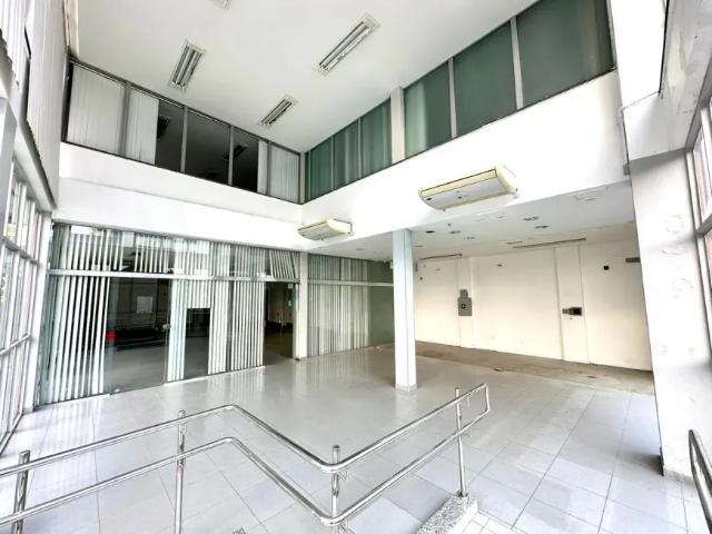 Alugo Excelente Sala Comercial com 410m2 no Centro de Negócios da FECHACOM. Const Nery