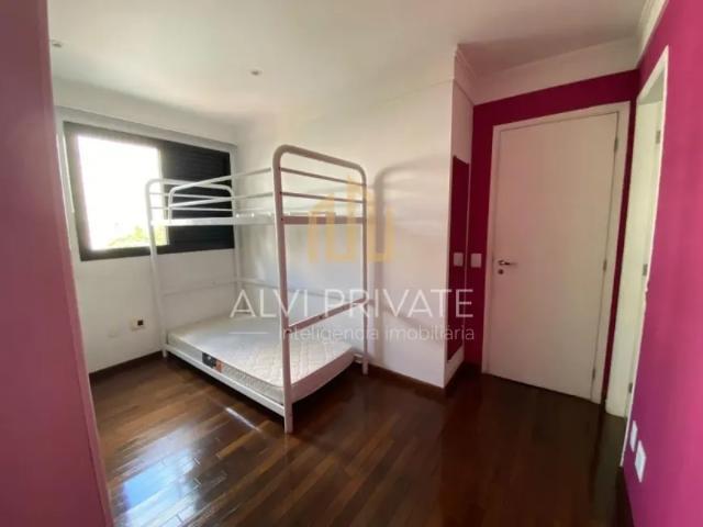 Alugo lindo apartamento com 3 suítes, 3 vagas, depósito, lazer total na Vila Romana