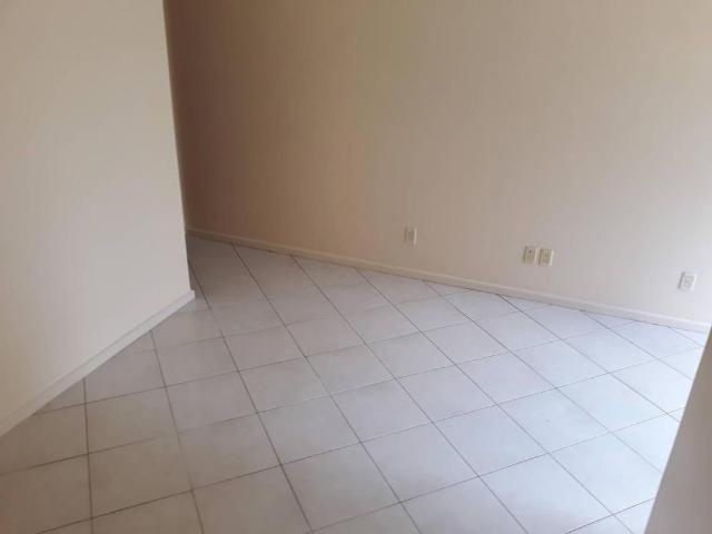 Alugo No Miolo Do Costa Azul 2/4 Com Dependência Completa