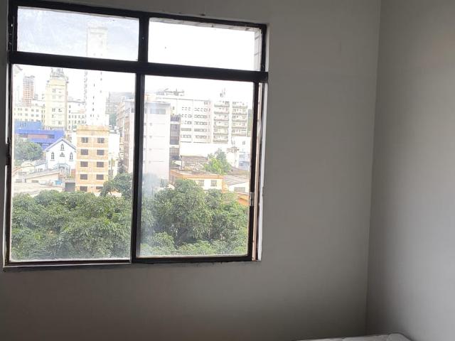 alugo quarto com armário no barro preto