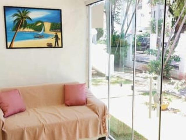 Alugo quarto completo 200 m do mar