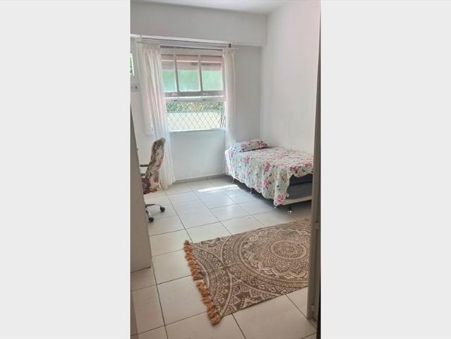 Alugo quarto aconchegante excelente condomínio arborizado, portaria 24h, próximo a UERJ