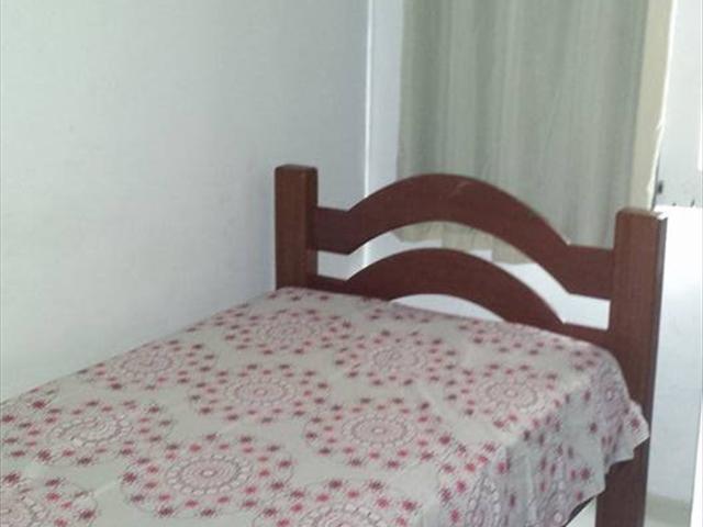 Alugo quarto de solteiro bem localizado