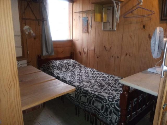 Alugo quarto de solteiro em Copacabana