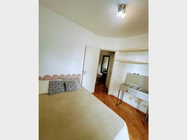 Alugo quarto em Moema