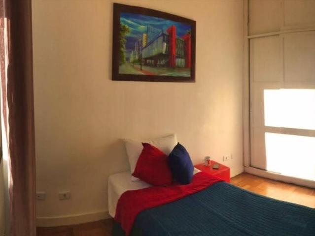 ALUGO QUARTO Excelente localização!