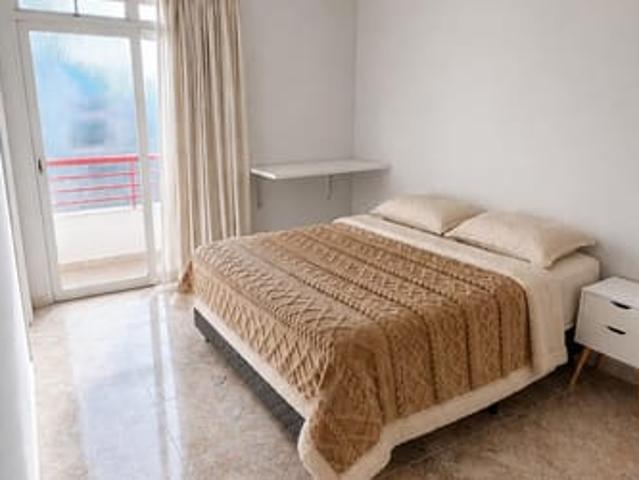 Alugo quarto individual e mobiliado feminino