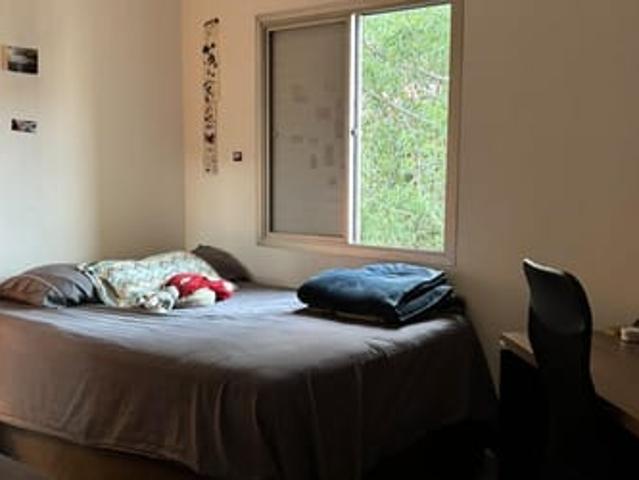 Alugo quarto individual mobiliado