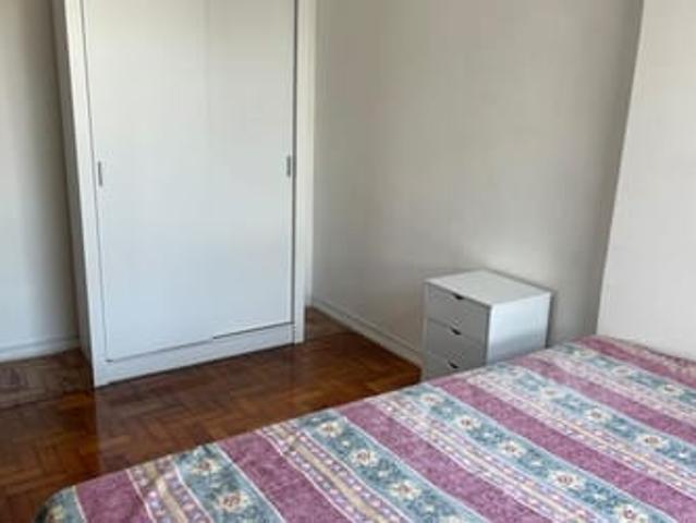 ALUGO QUARTO INDIVIDUAL NO CATETE
