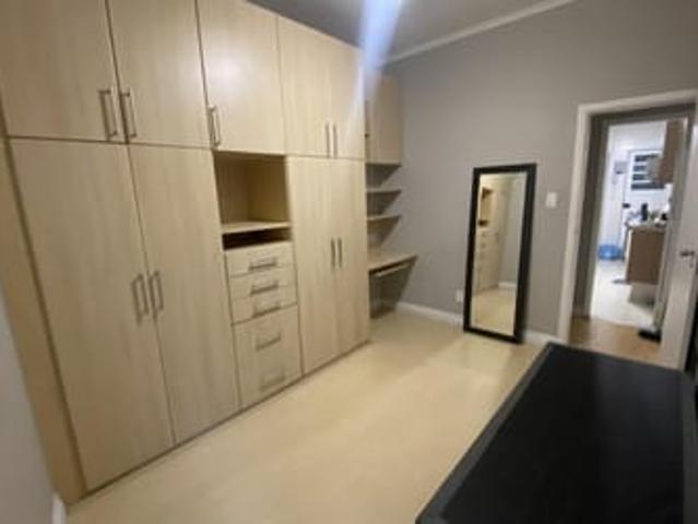 Alugo quarto mobiliado em excelente localização Copacabana