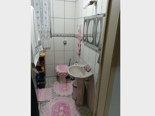 Alugo quarto mobiliado para moças, com guarda roupa, cama box. Sem roupa de cama e banho, sem traves