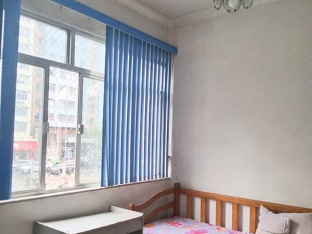 Alugo quarto mobiliado para público feminino!