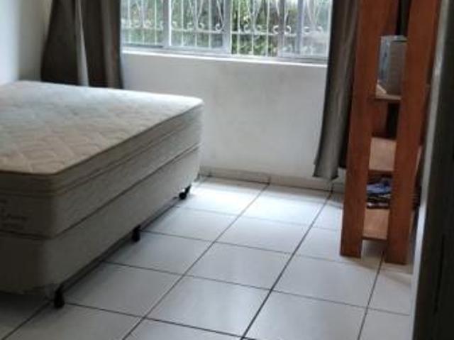 Alugo quarto no centro de Joinville